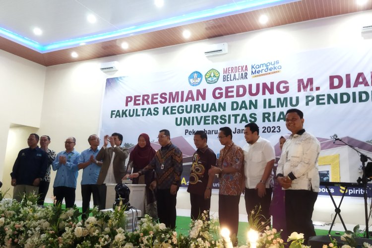 Dirancang Sejak 2019, Gedung M. Diah di FKIP Unri Diresmikan Rektor ...
