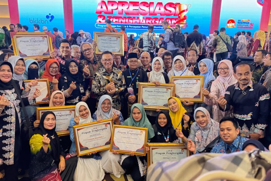 BKKBN Riau Boyong Banyak Penghargaan Nasional dan Regional - Riau ...